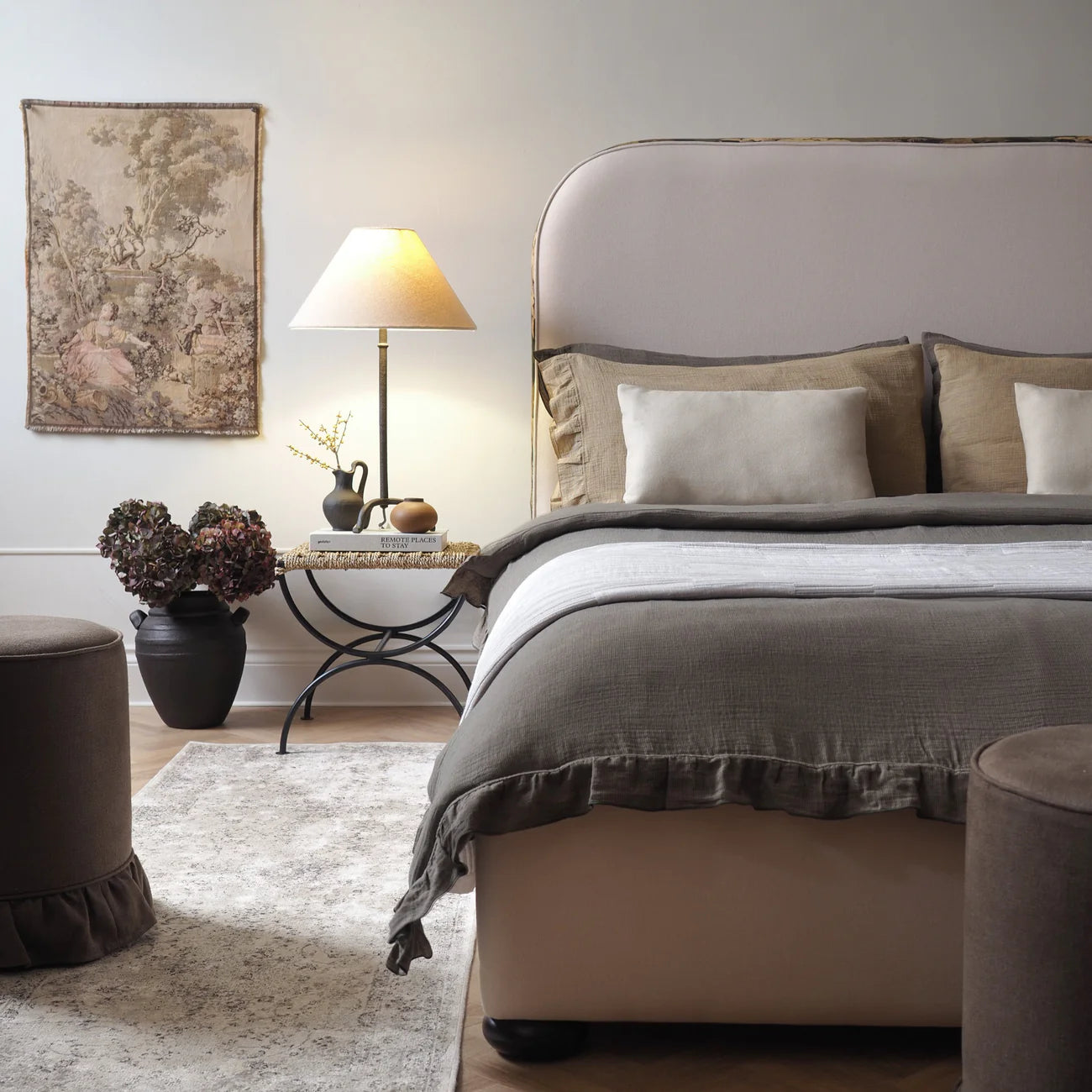 Curve Bed – Six Contract Furniture